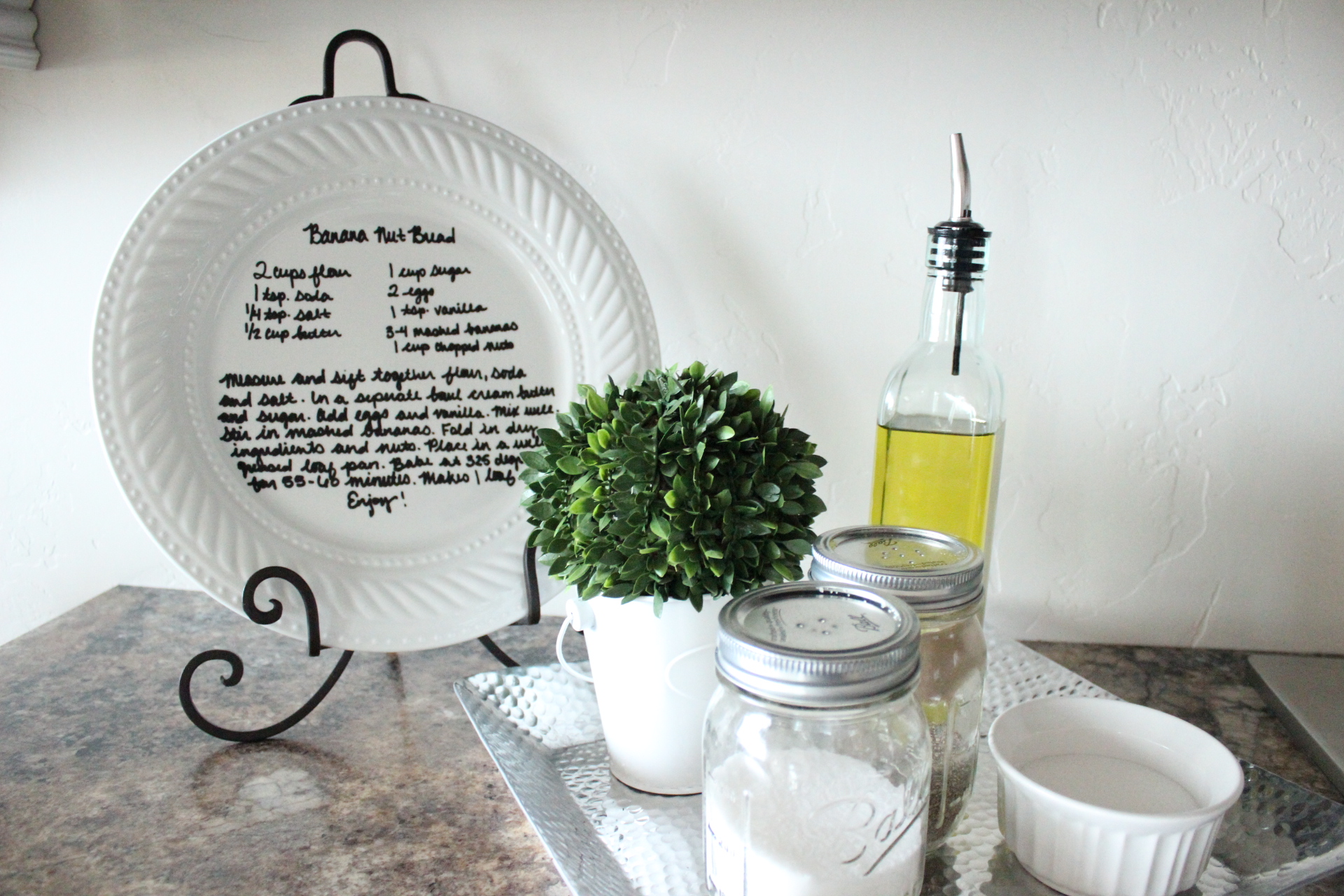DIY Recipe Plate - The Wood Grain Cottage
