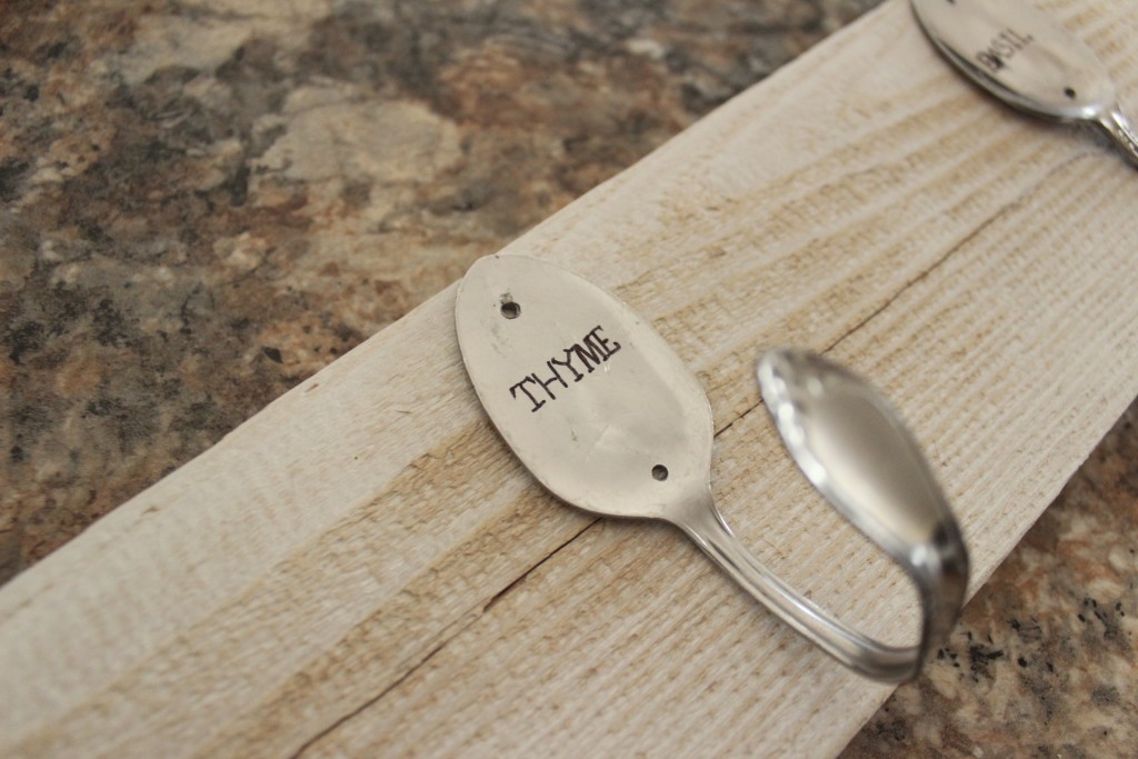 DIY Spoon & Pallet Hook Rack - The Wood Grain Cottage